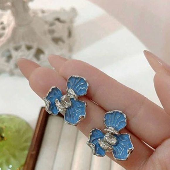 Jewelry | Periwinkle Trillium Blue Flower Clear Crystal Pistil Tri Petal 925 Silver Stud | Poshmark